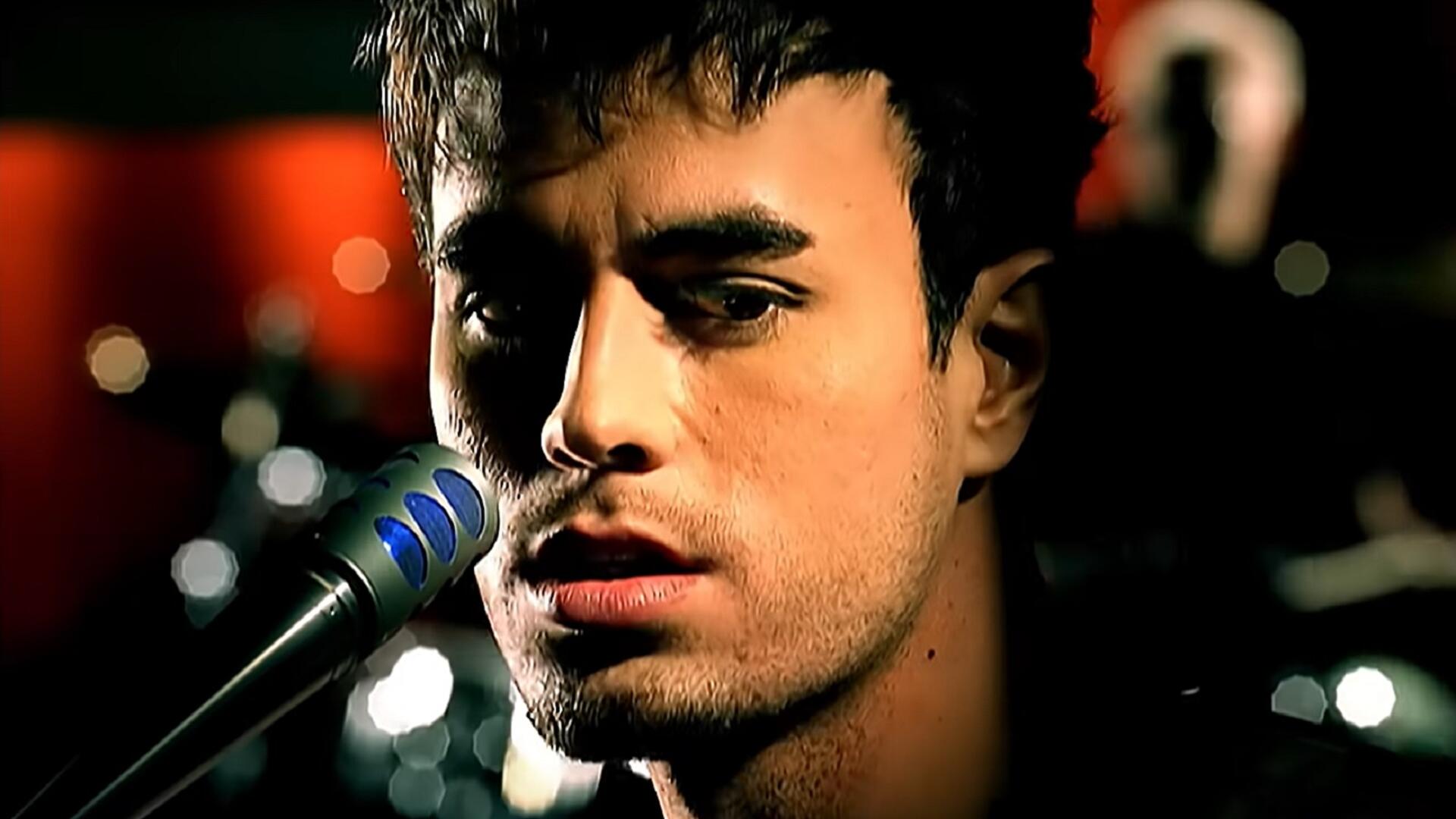 Enrique Iglesias w ogniu krytyki. "Powinni mu załatwić playback ...